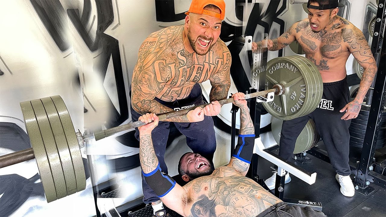 BIG BOY AND SAVAGE | MAX BENCH PRESS - YouTube