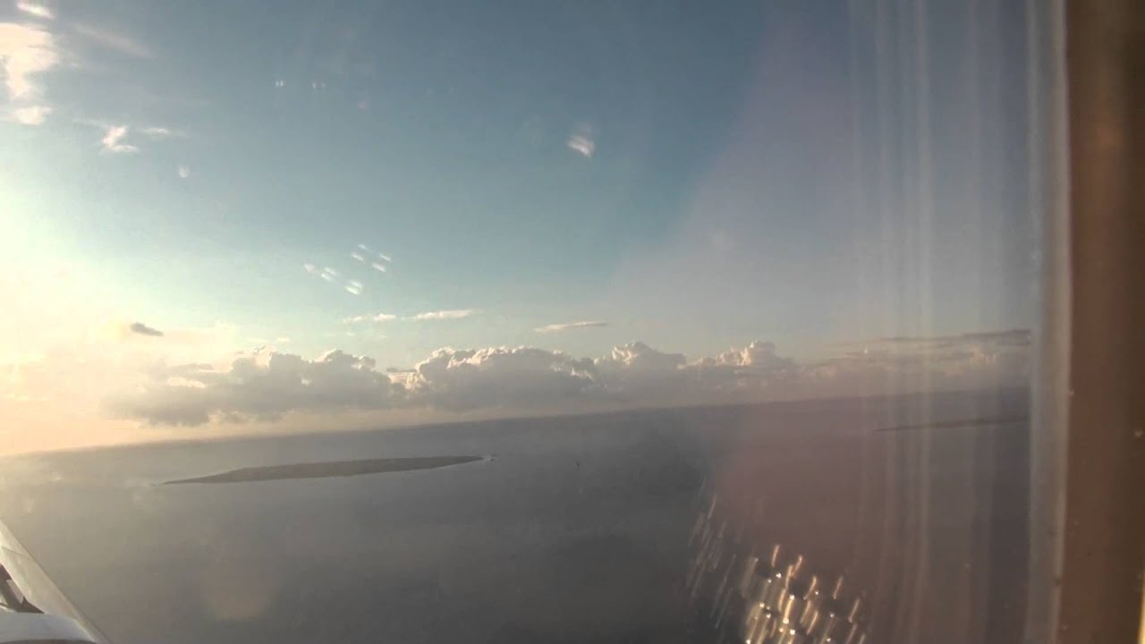 Singapore Airlines SQ325 Airbus A330-300 SIN-BNE 23.04.11 - YouTube