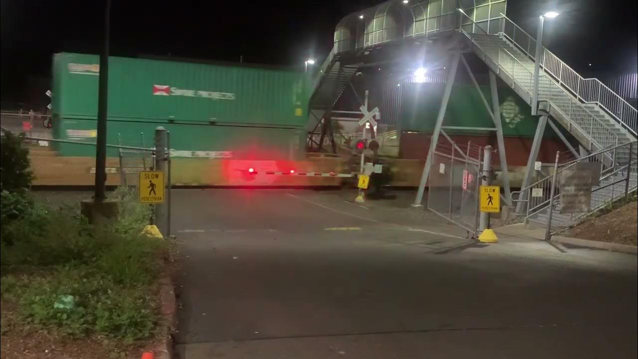 UP 2653 South: Private Xing, Portland, OR - YouTube