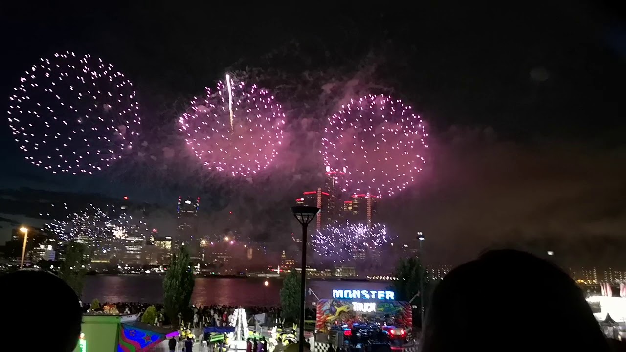 2019 Fireworks in Detroit River(12) - YouTube