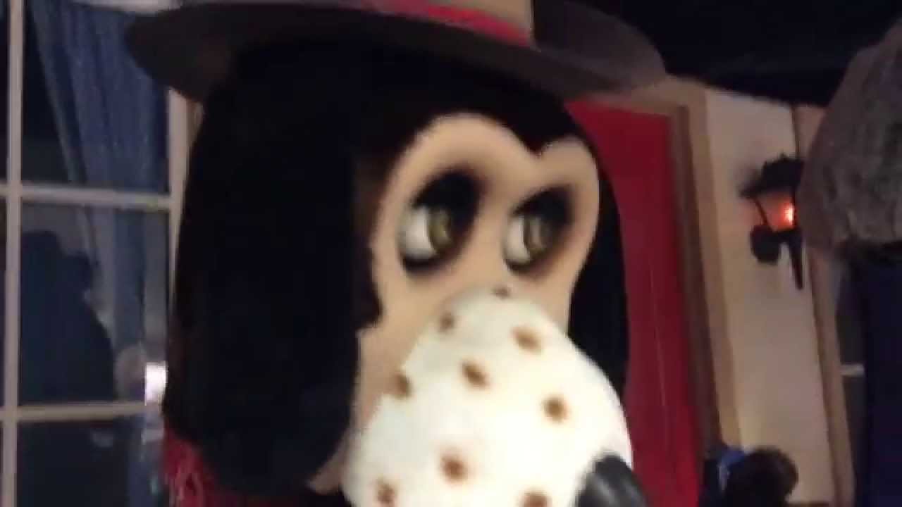 Chuck E. Cheese-Close up-Rocker stage-Chuck's b-day special - YouTube