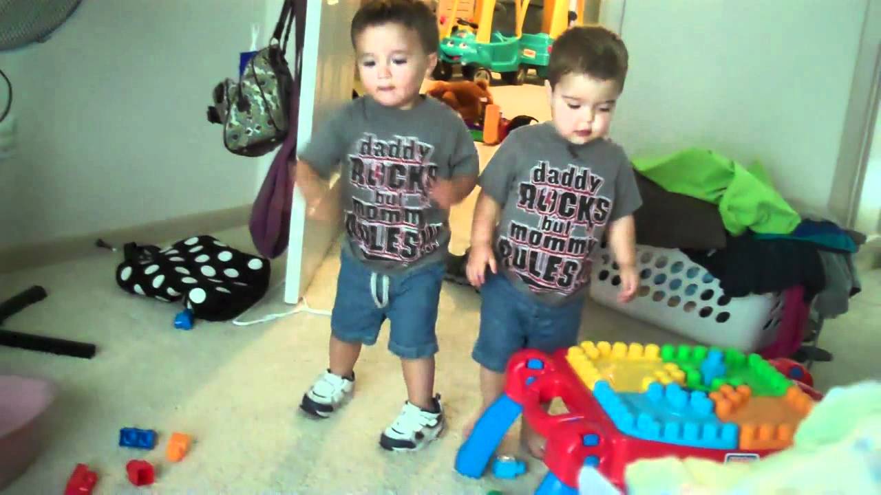 Vlog #3 A Very Dancing Twin Vlog - YouTube