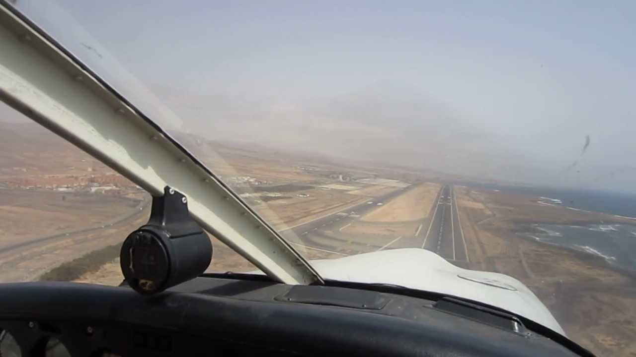 Cockpit view landing at Fuerteventura airport - YouTube