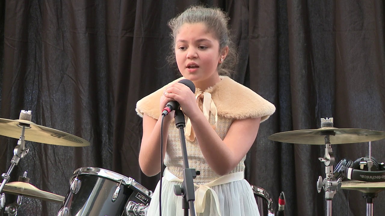 Elsa S - Mariah Carey "All I want for Xmas" (Cover) - YouTube