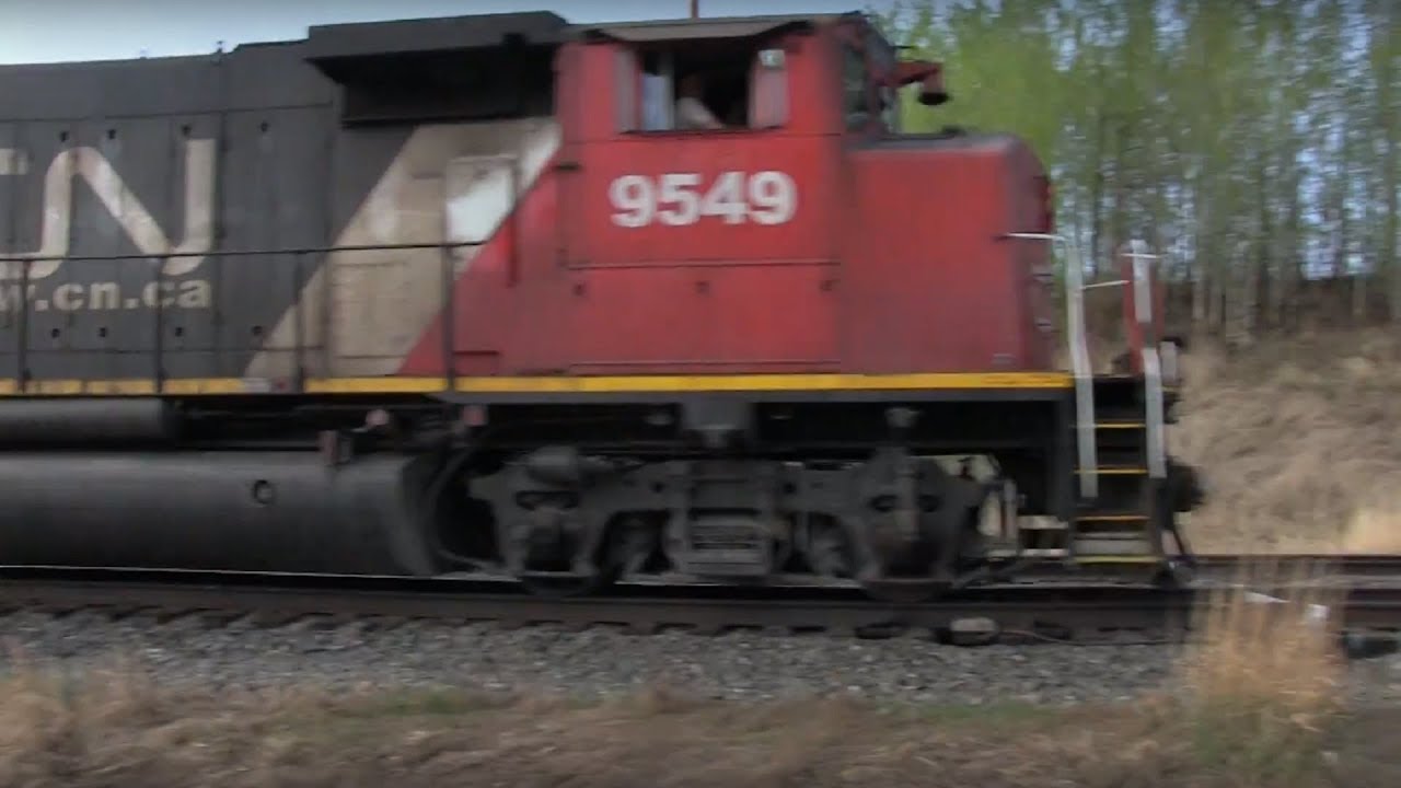 CN Train Spotting HD: RARE! CN GP40-2LW 9549 Blasts U746 Through Carvel ...