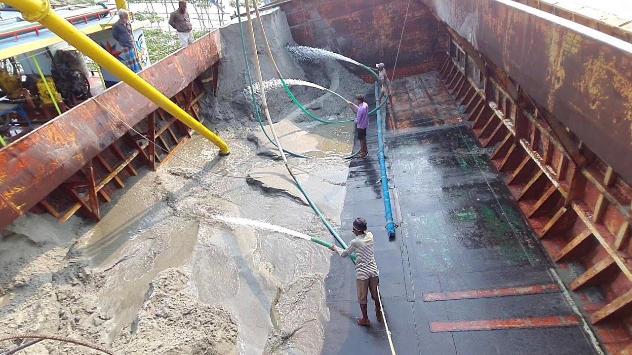 Unload sand by mega water pump and mega drager machine last time worker ...