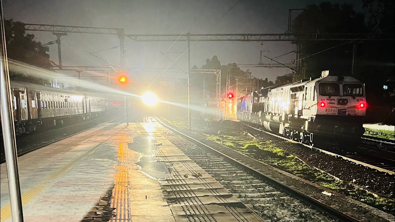11058#ASR TO CSMT EXP #indianrailways #publictransport #centralrailway ...