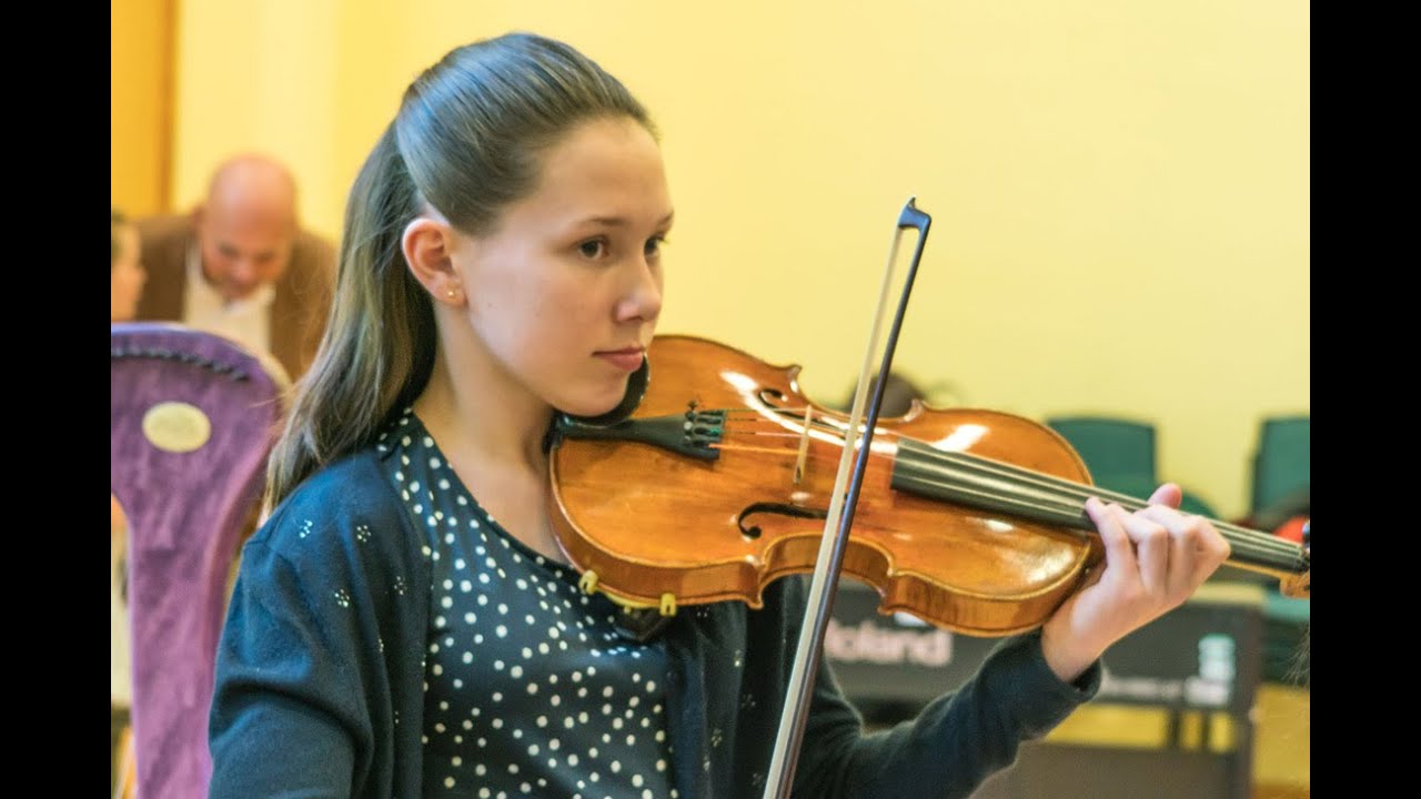 Poppy McGhee wins the Rotary Young Citizen Award 2021 - with subtitles ...