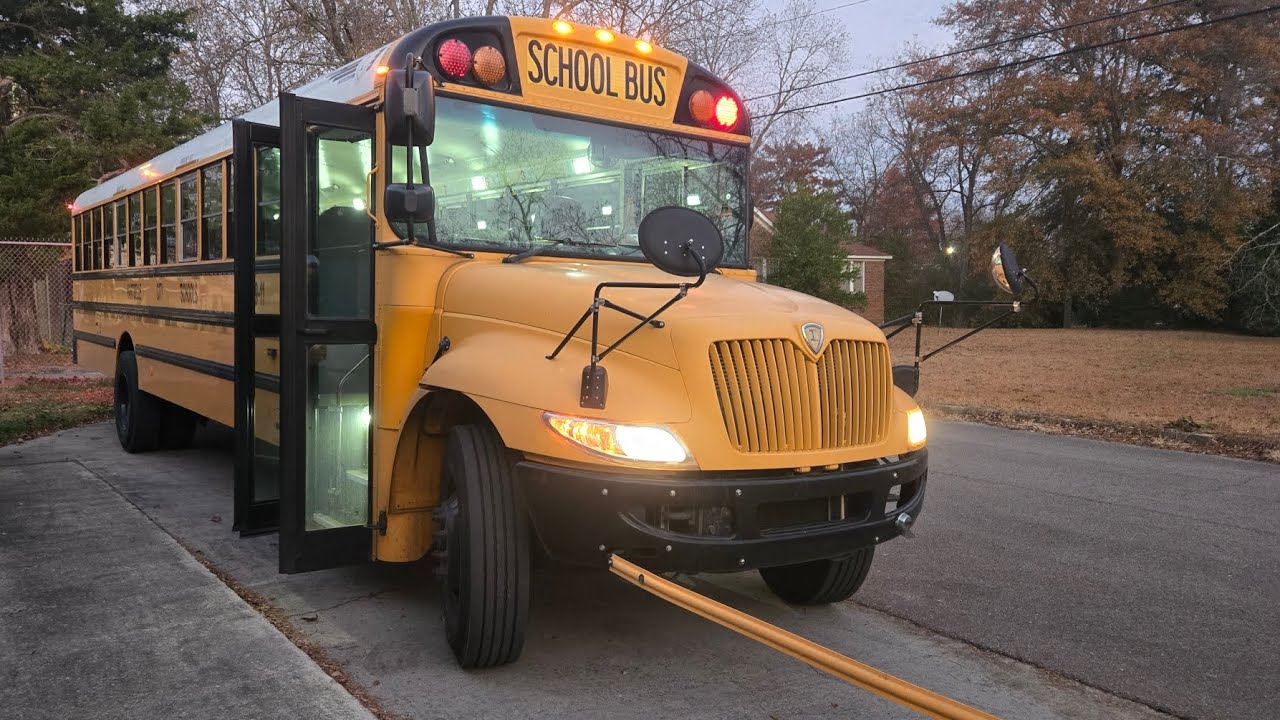 Light check / 2019 IC CE School Bus #icbus - YouTube