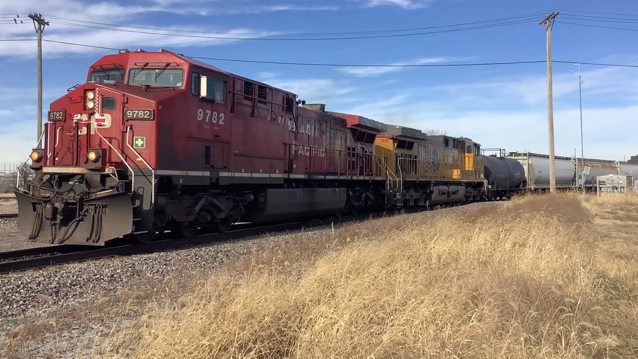 CP 9782 (Unstoppable AWVR 777) Leads H-SIOKCK4 w/ UP C44ACM Trailing ...