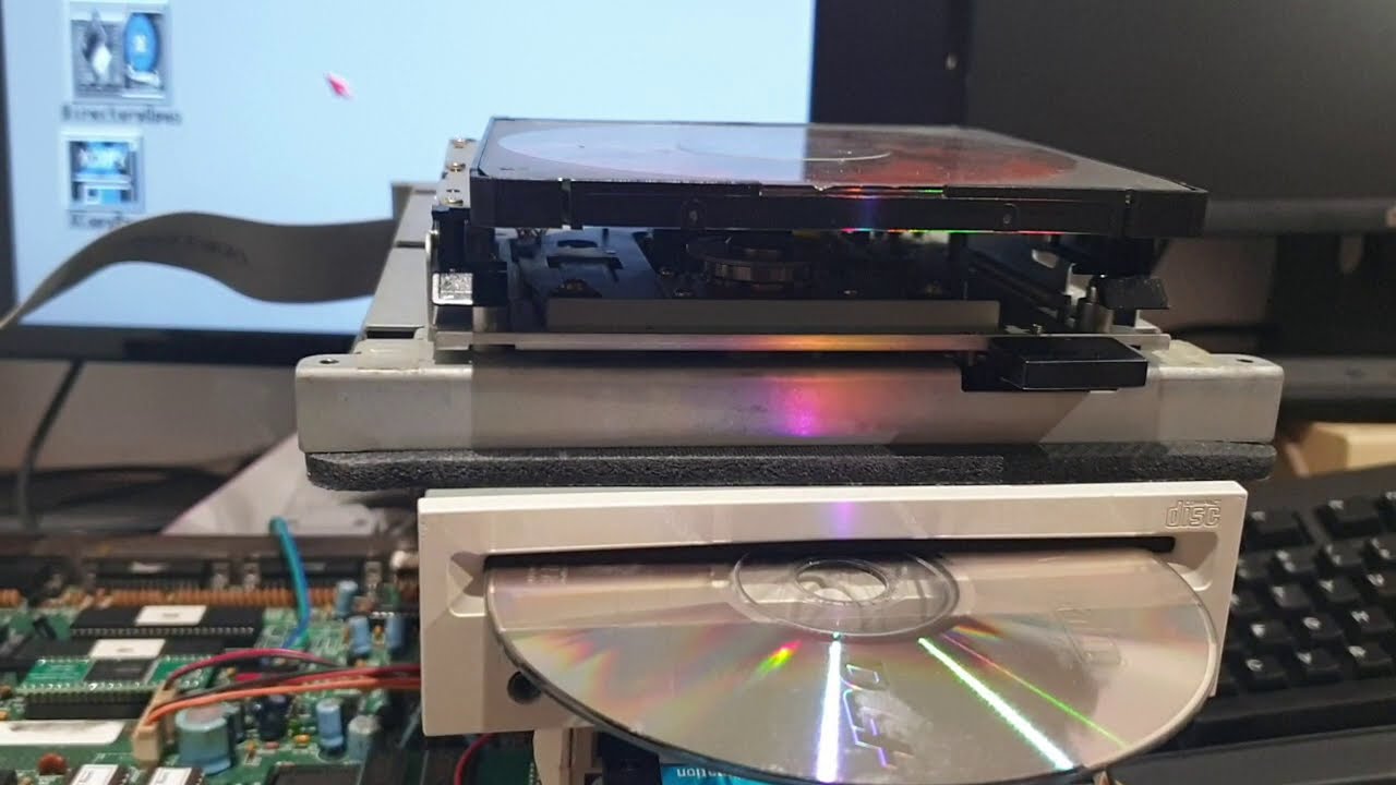 Test CDTV + CD-Rom SCSI + CD-Rom stock + Extended Roms (jp15) off - YouTube