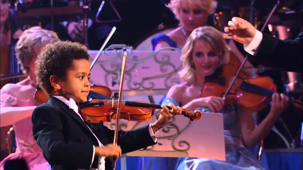 Akim Kamara Niño prodigio interpretando en violin 'La Danza de las ...
