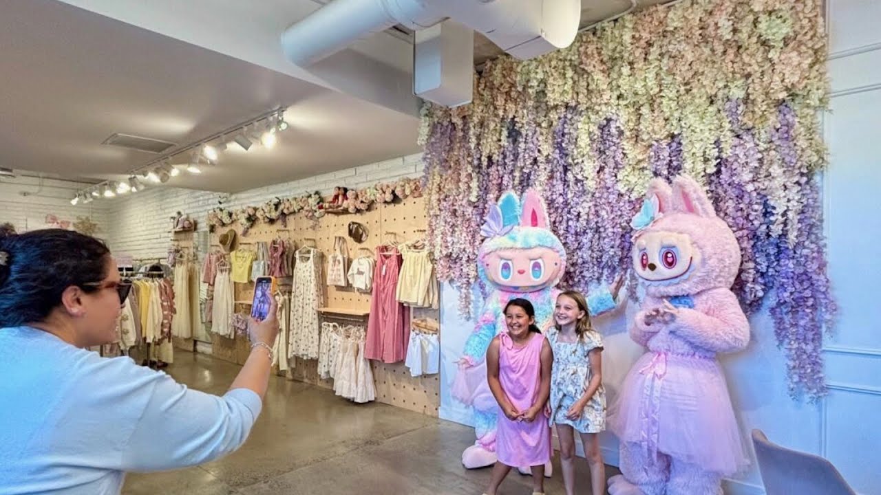 Russia Cafe Labubu :You Can Eat Labubu Now?! Moscow Café Turns Plush ...