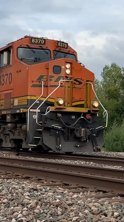 Loaded BNSF Frac Sand train flying at 55 mph!! #bnsf #bnsftrains #train #bnsfrailway - YouTube