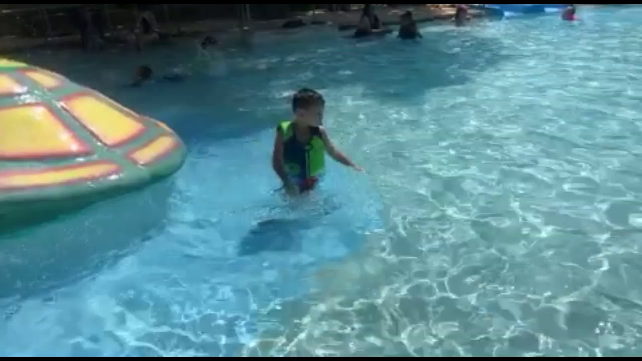 Schlitterbahn Kiddie Pool (Filmed Live) - YouTube