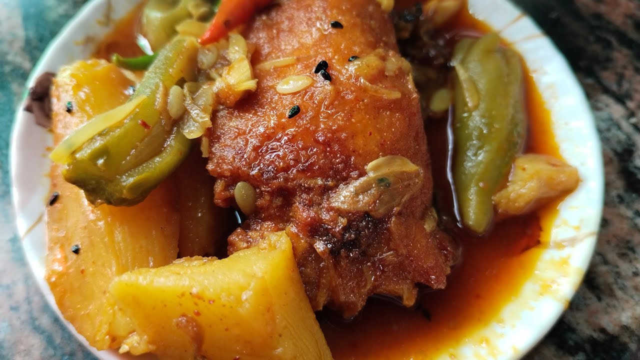 How to make fish curry//Rui fish//jhinge diye macher jhol - YouTube