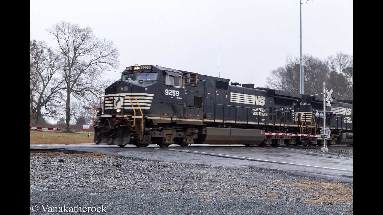 :HD: NS Intermodal Train 230 Northbound - YouTube