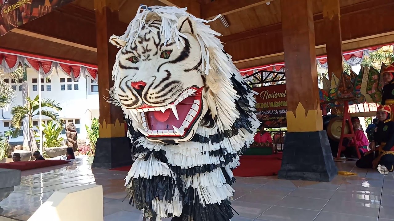 Can macanan dan tari roncak{ tari ronding dan pencak } - YouTube