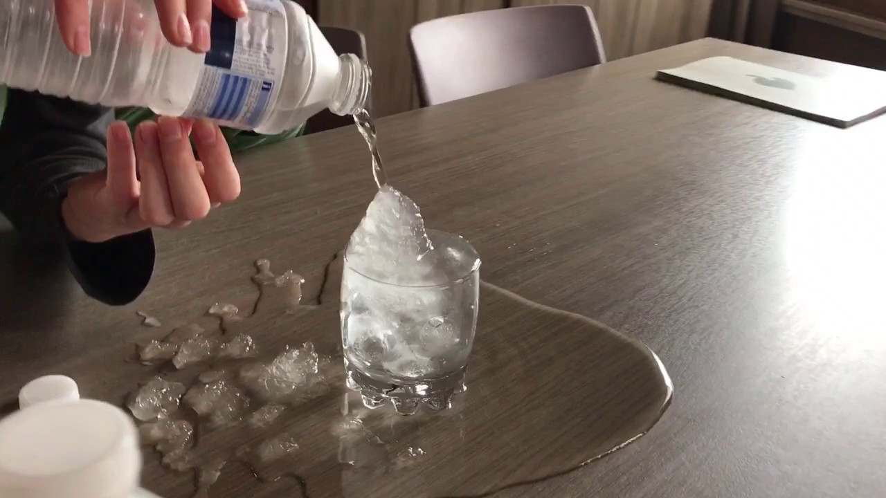 Het water vergat te bevriezen - YouTube