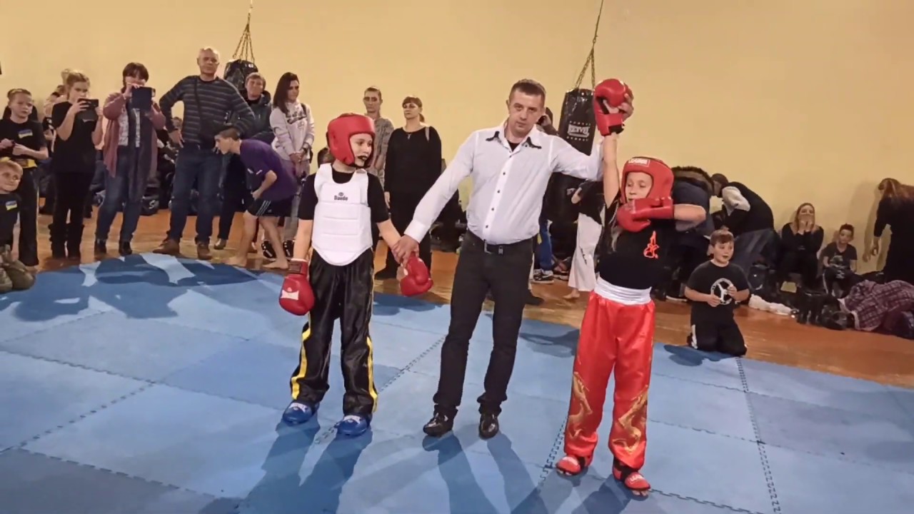 Point fighting sparing girls kickbox 6.12.19 - YouTube