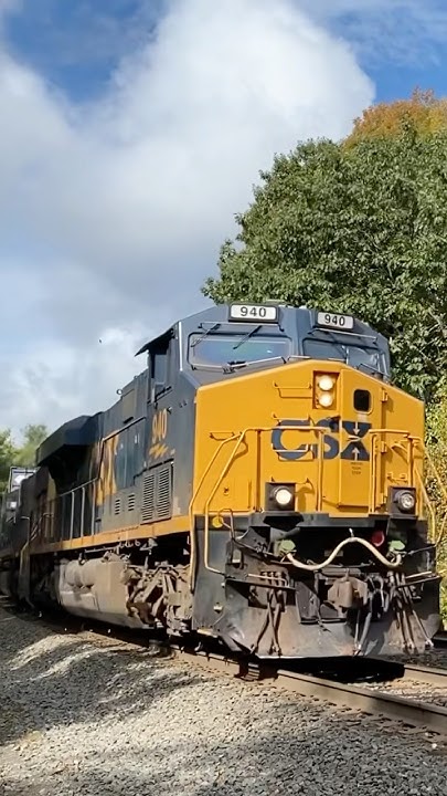 CSX I022 at CP57 with YN3C 940 and SD70 4525 - YouTube