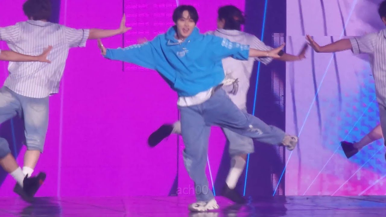 240831 Lee Know solo - YOUTH (4k 직캠) Stray Kids dominATE - YouTube