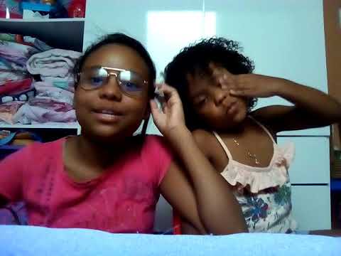 Mostrando os nossos tênis novos de ir a escola! #volta as aulas! 2018!!!!