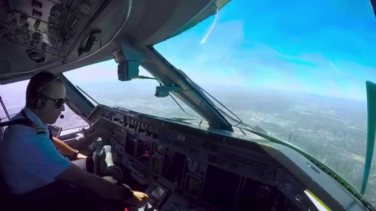 EMBRAER 145 COCKPIT VIEW APPROACH AND LANDING KLAX HD - YouTube