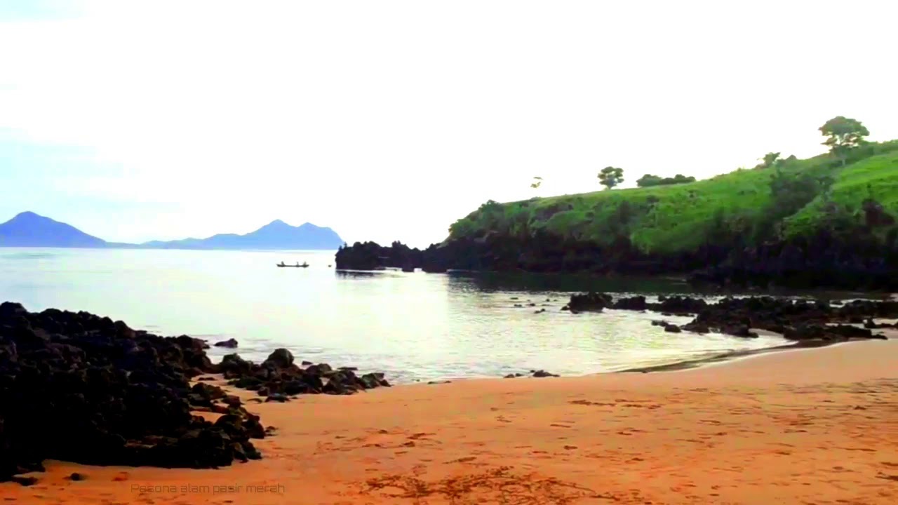 Pesona alam pasir merah di pulau adonara - YouTube