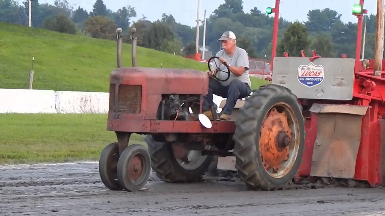 Old Rusty pull Wards tractor - YouTube