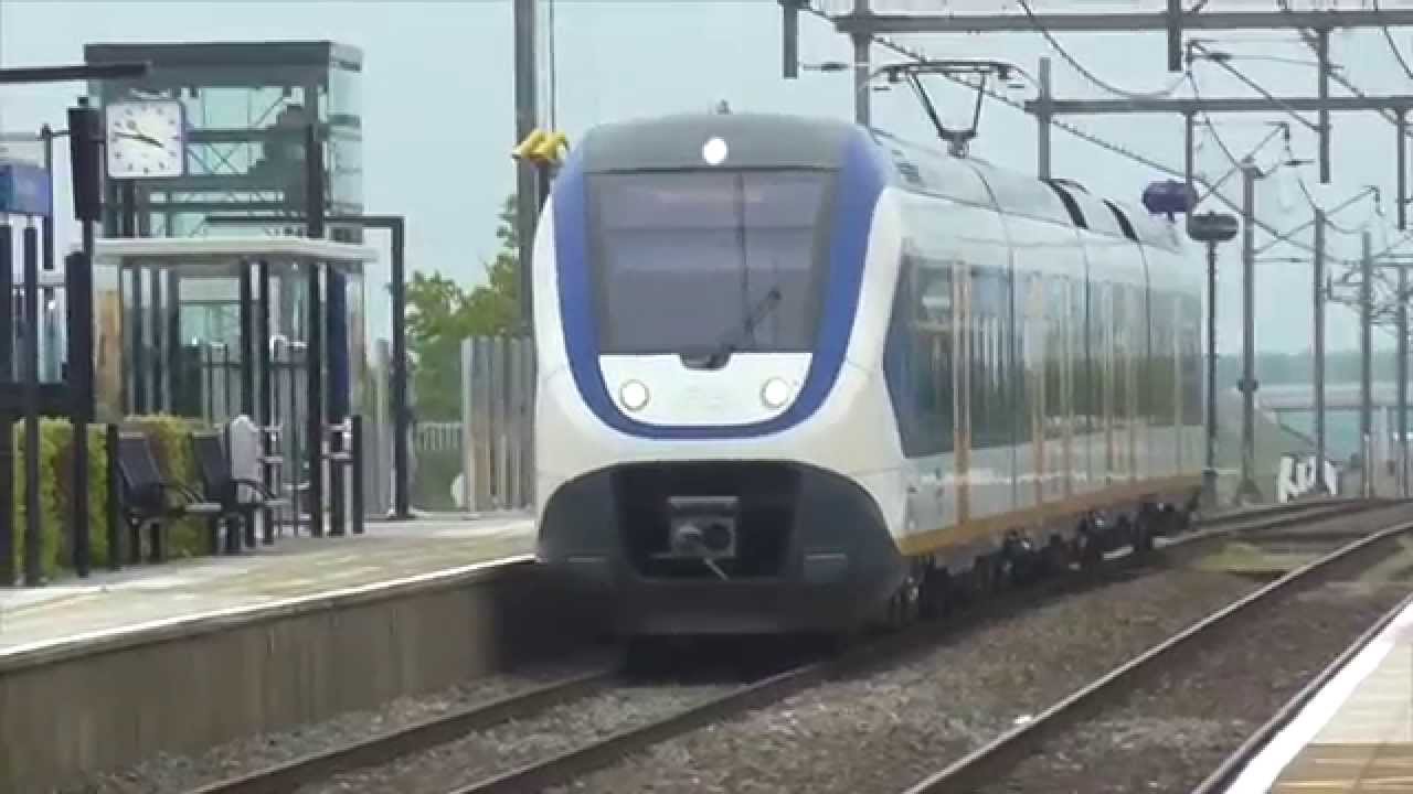 Sprinter Light Train 2401 vertrekt van station Nieuw Vennep! - YouTube