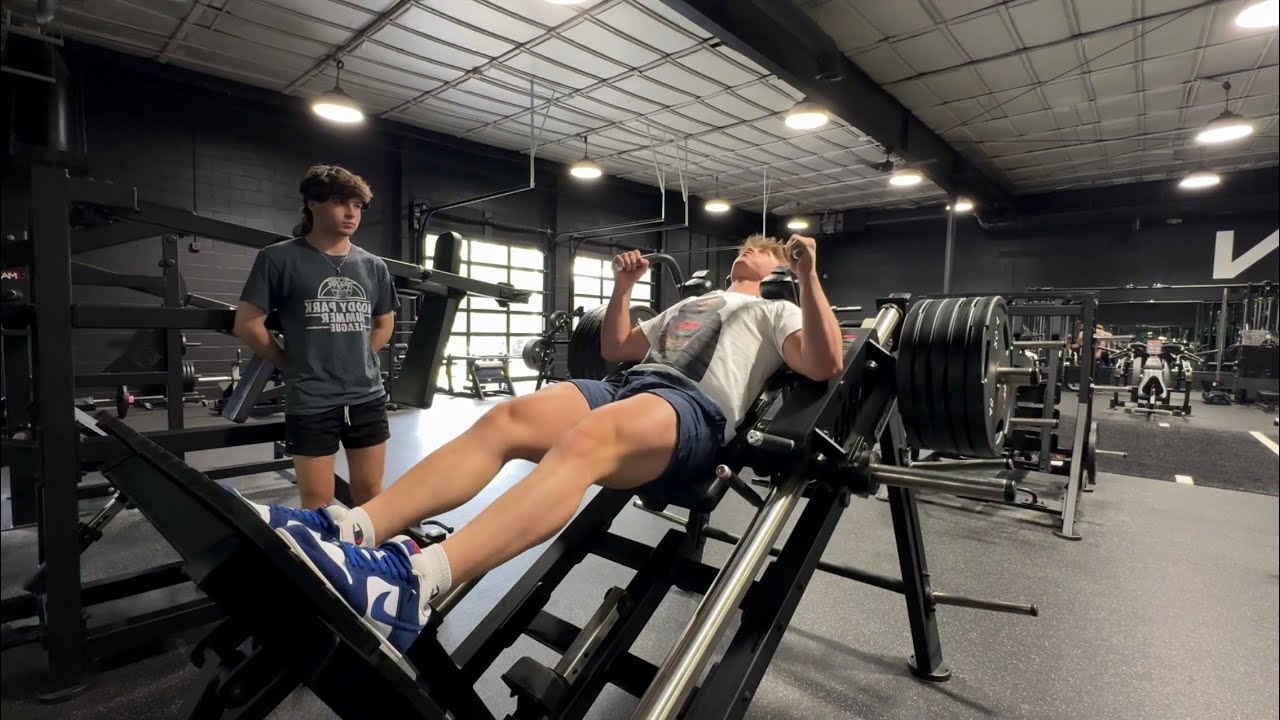 Leg Day - Winter Bulk Day 193 - YouTube