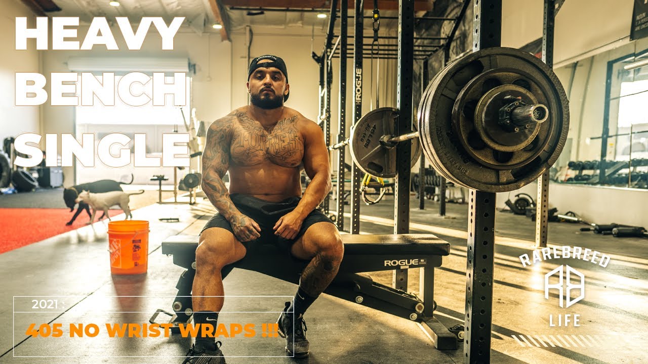 405 BENCH PRESS | RAW NO WRIST WRAPS PR - YouTube