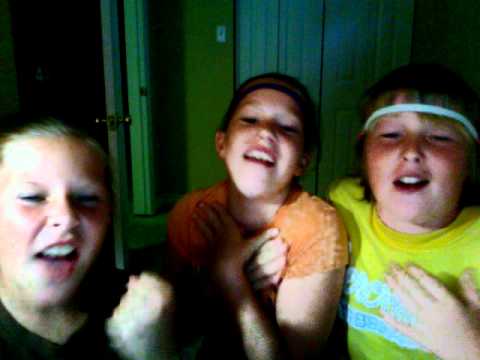 3 Kids singing Gotta Go My Own Way - YouTube