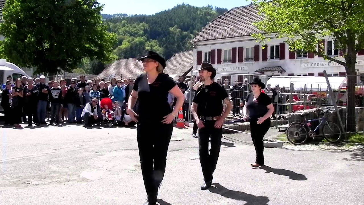 APACHE Line Dance en Trio par Les Thur Valley Dancer's - YouTube