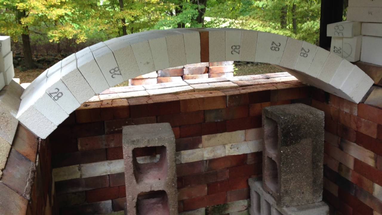 Sprung Arch on Bantam Kiln - YouTube