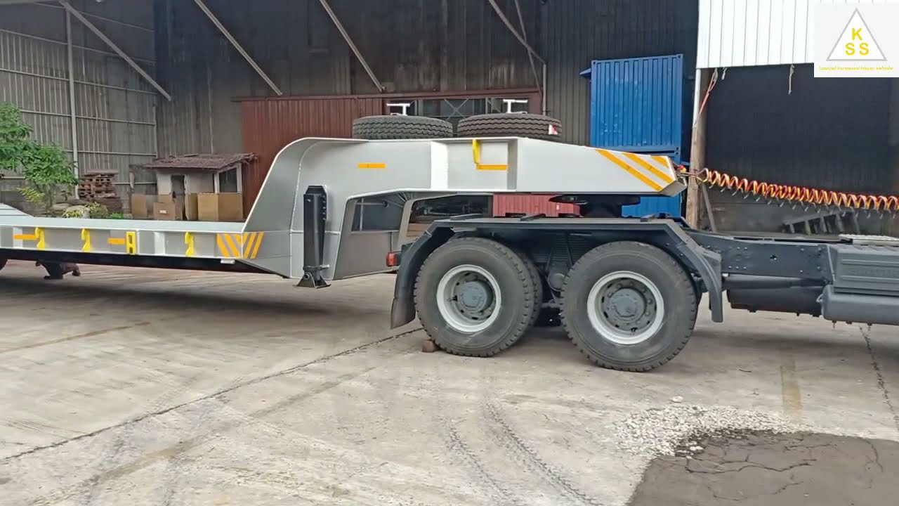 Trailer Lowbed 2 Axle Boogie Spring Kapasitas 40 Ton - Sinotruk Howo ...