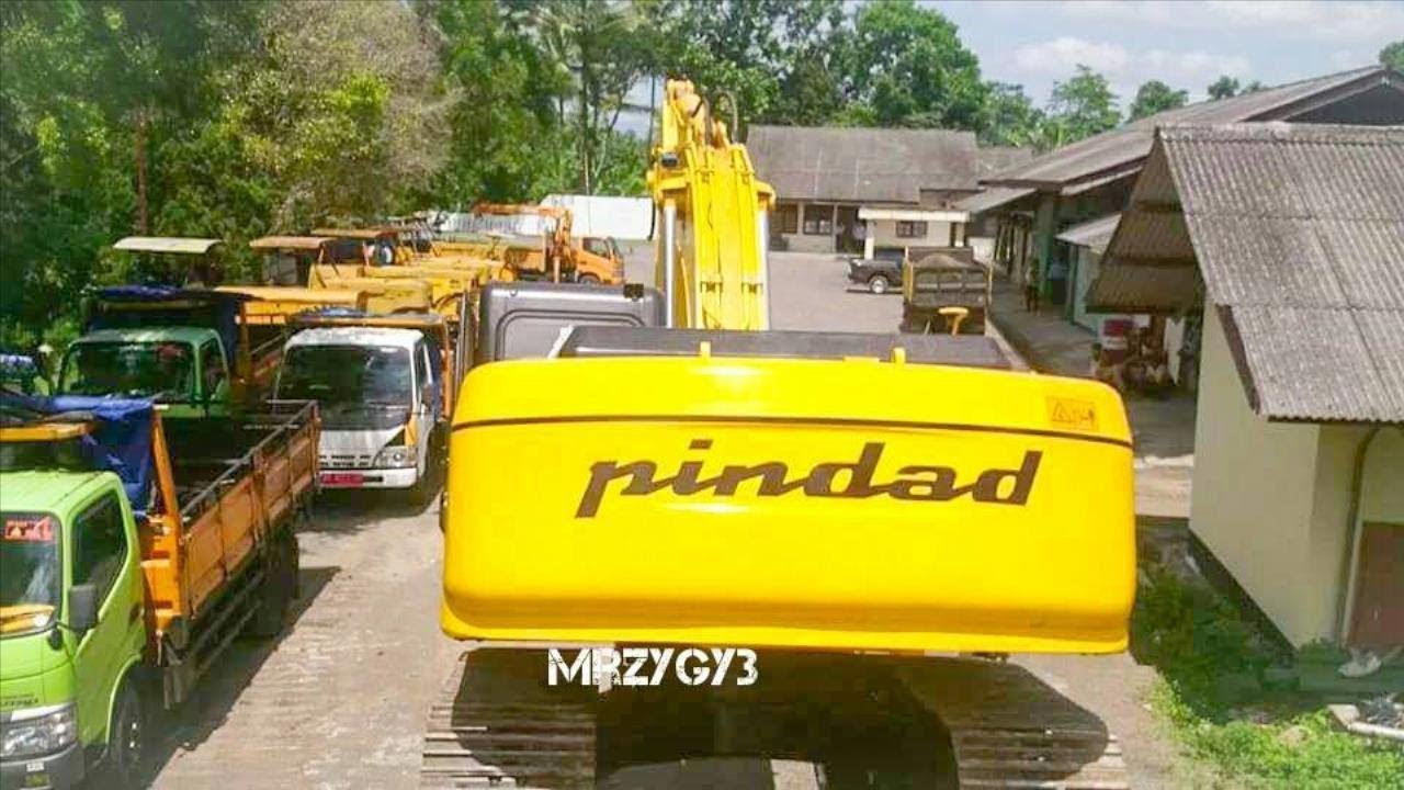 Pindad Excava 200 Excavator Transport By Hino Self Loader Truck - YouTube
