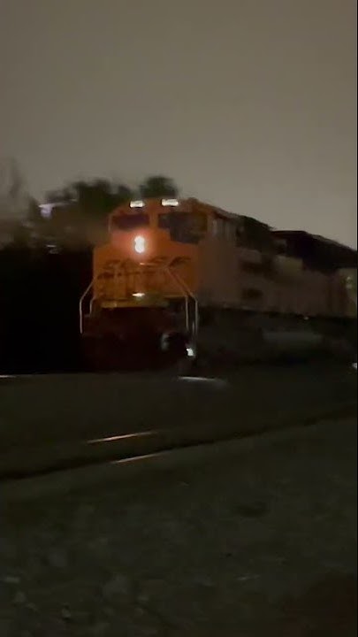 BNSF 8405 Coal with Ditchlights Off - YouTube