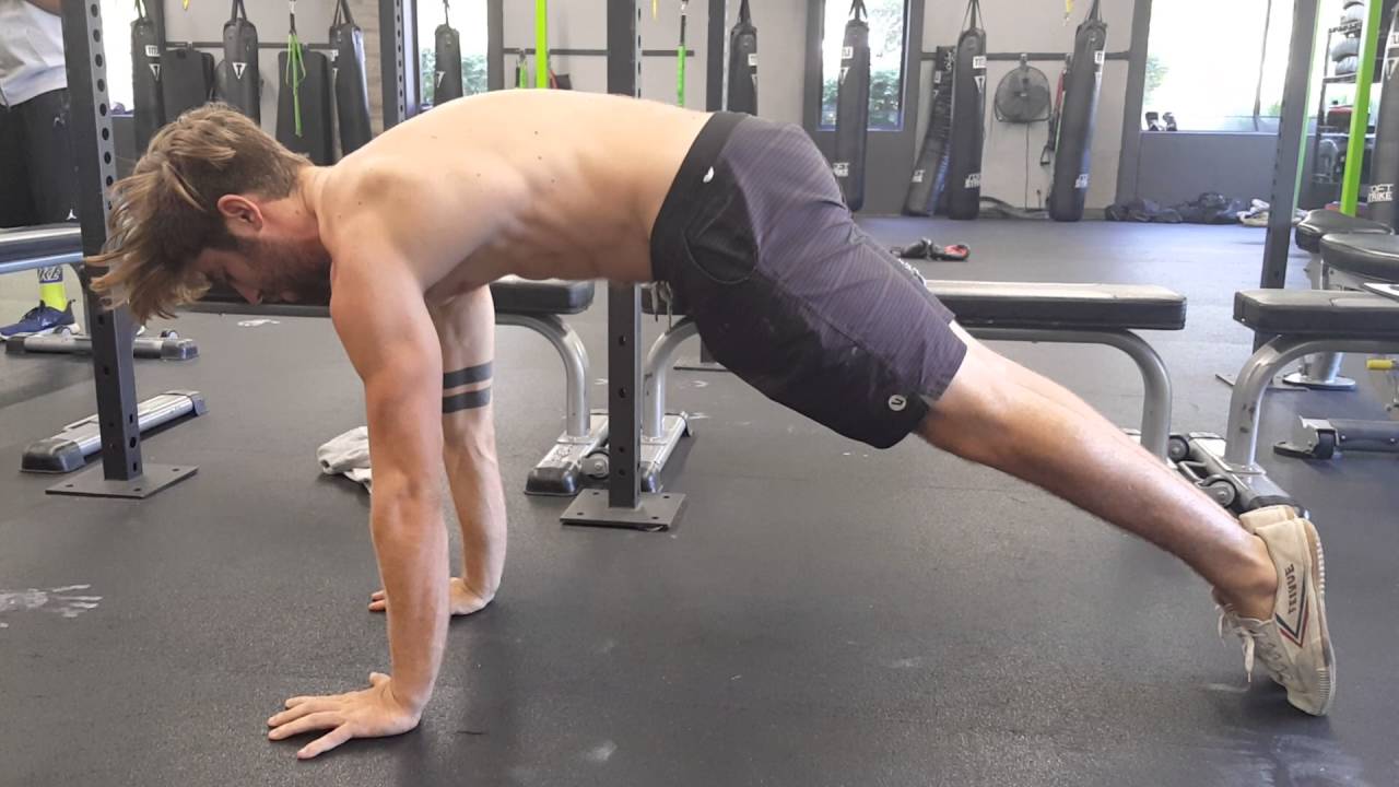 Spartan Coach Hunter demonstrating scapular protraction and retraction ...