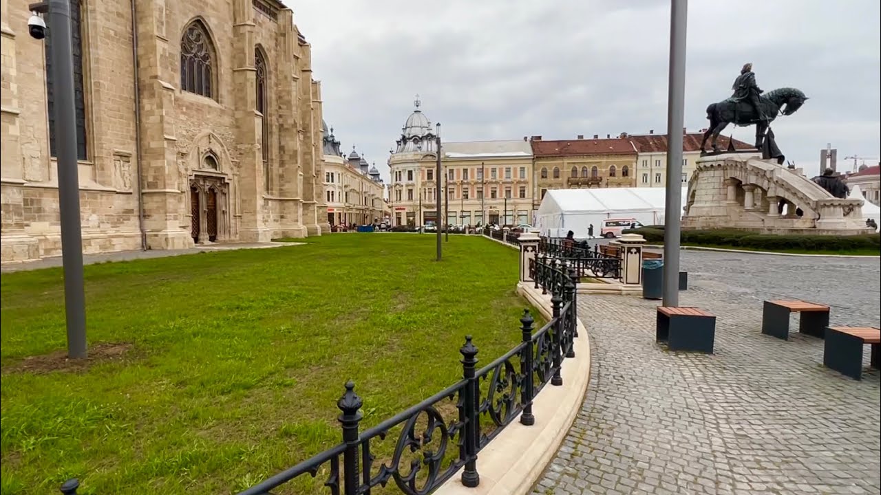 Cum arata curtea bisericii Sf. Mihail din Cluj dupa ce s-au taiat ...