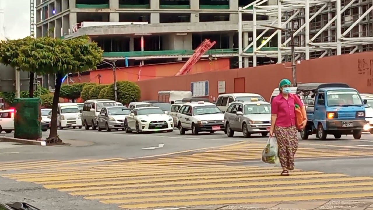 Nissan GTR R35 In Myanmar! 2009 (700HP-tuned) #YGN - YouTube