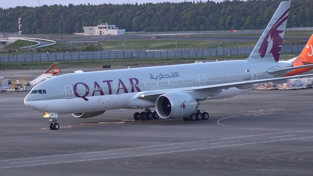 Qatar Airways Boeing 777-200LR A7-BBC [NRT/RJAA] - YouTube