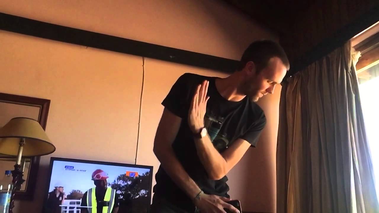 White guy dancing to South African rap - YouTube