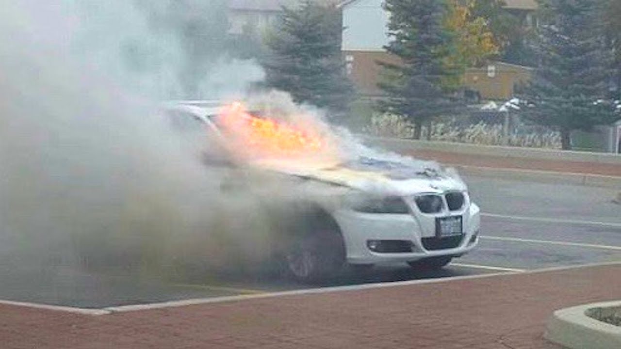 EXAMPLES STUPID DRIVERS WHO NEED DRIVING LESSONS! Driving Fails MARCH ...