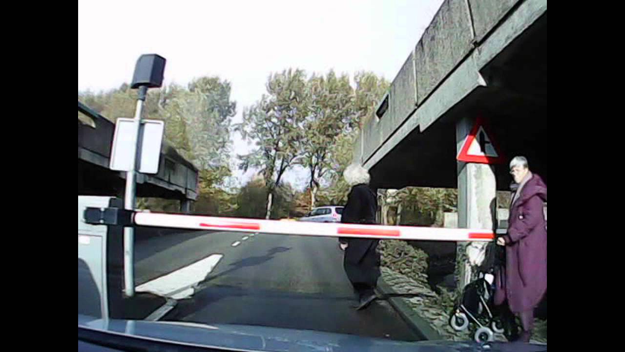 Dampoe Adventures: Pas op mevrouwtje!!! - YouTube