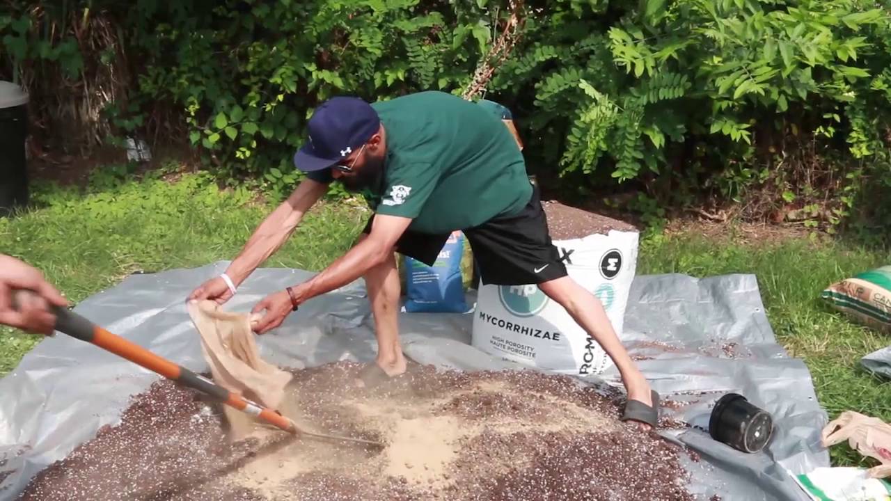 Scrogging with the Scroger feat. Los the Green Thumb:SuperSoil - YouTube