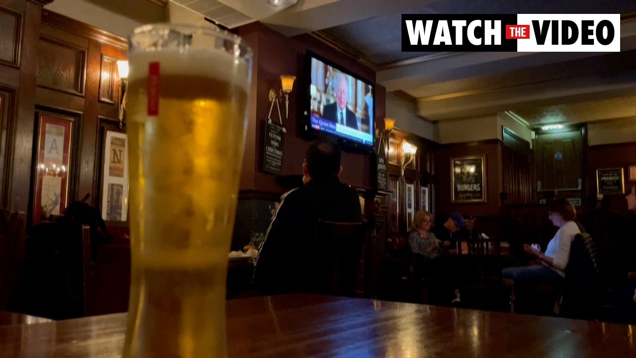 British pub-goers watch first speech by King Charles III - YouTube