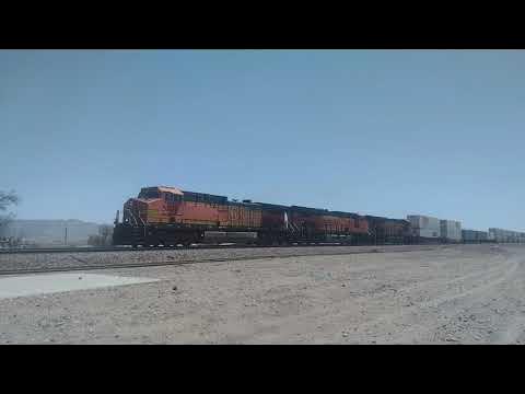 WB BNSF Domestic Intermodal/Baretables Train At Daggett Ca! #bigbossrailfanner - YouTube