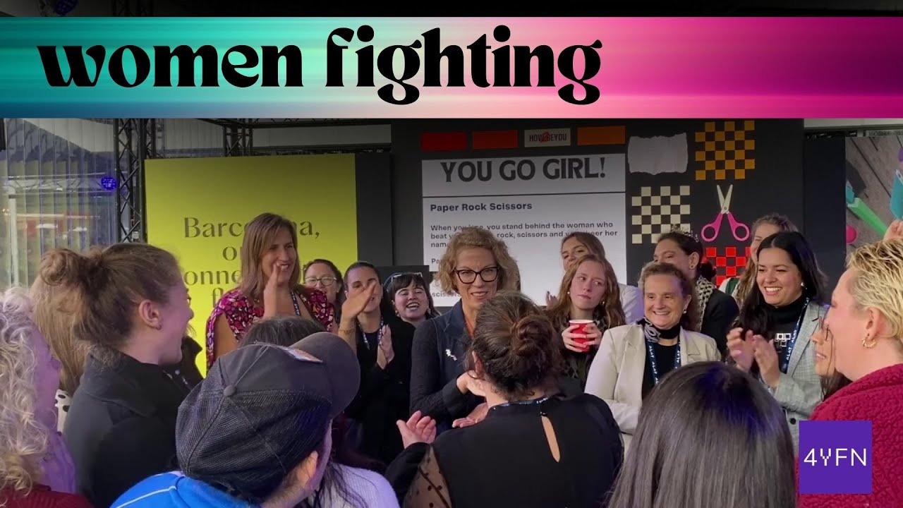 How women fight - YouTube